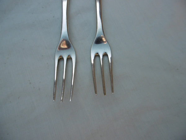 1700 very rare pair of silver Dognose table forks by DI great Armorial ...